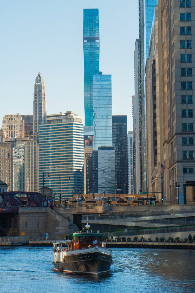 The Ultimate Guide to the Chicago Architecture River Tour (Tickets ...
